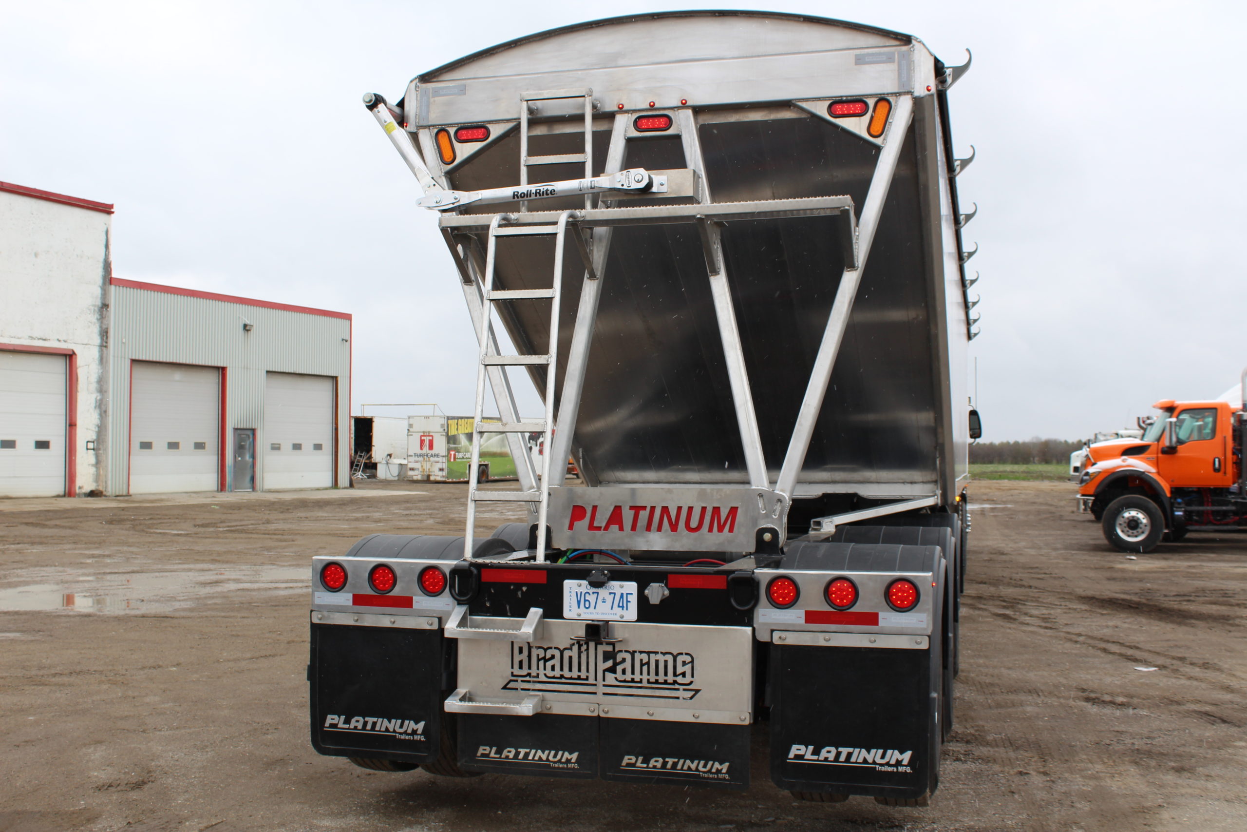 Aluminum Hopper Trailer - Platinum