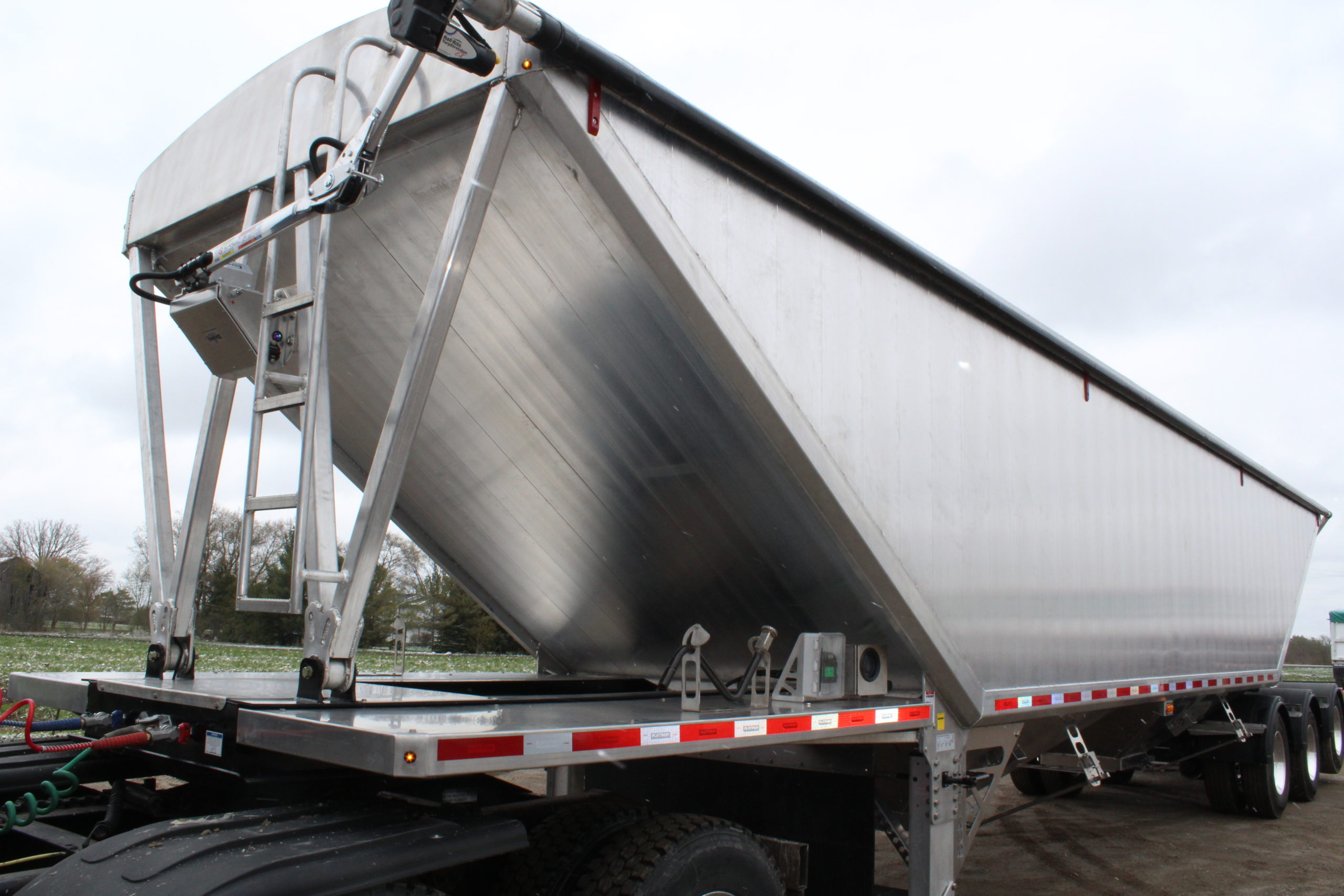 Aluminum Hopper Trailer - Platinum