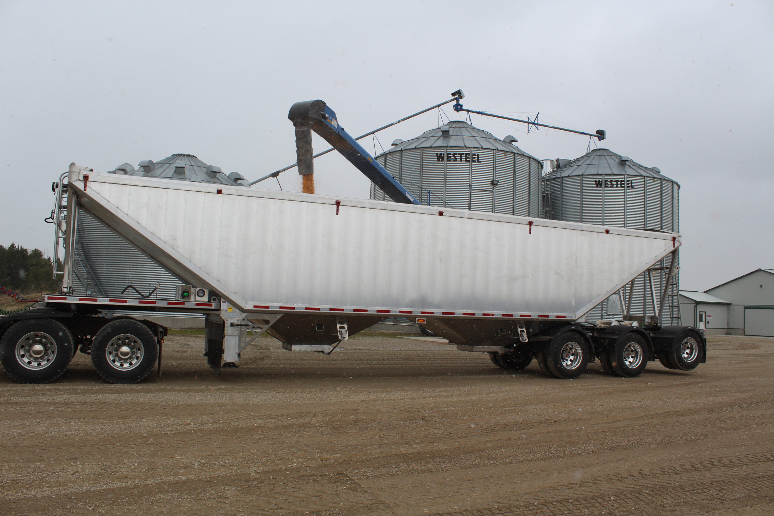 Aluminum Hopper Trailer - Platinum