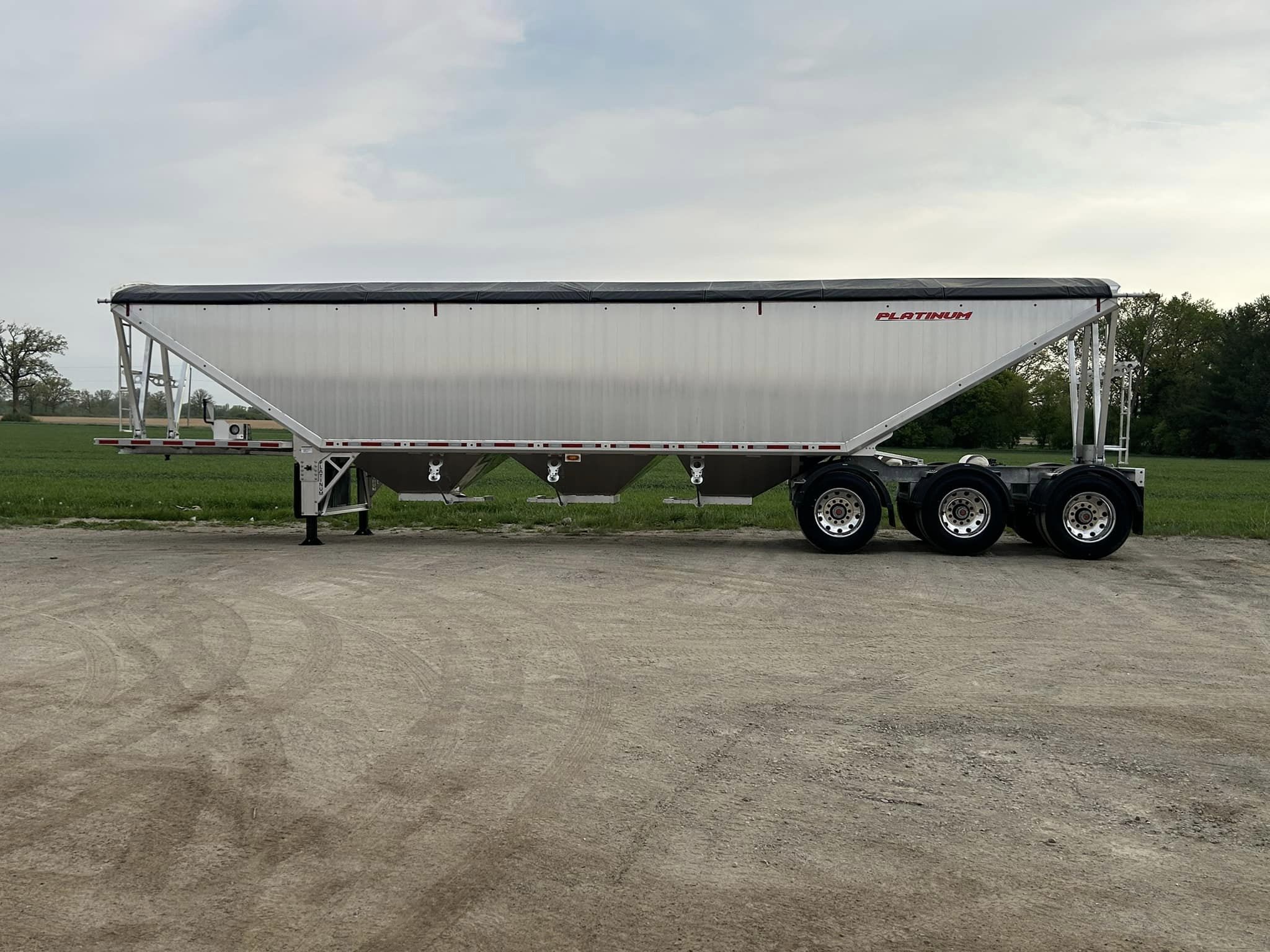 Aluminum Hopper Trailer - Platinum